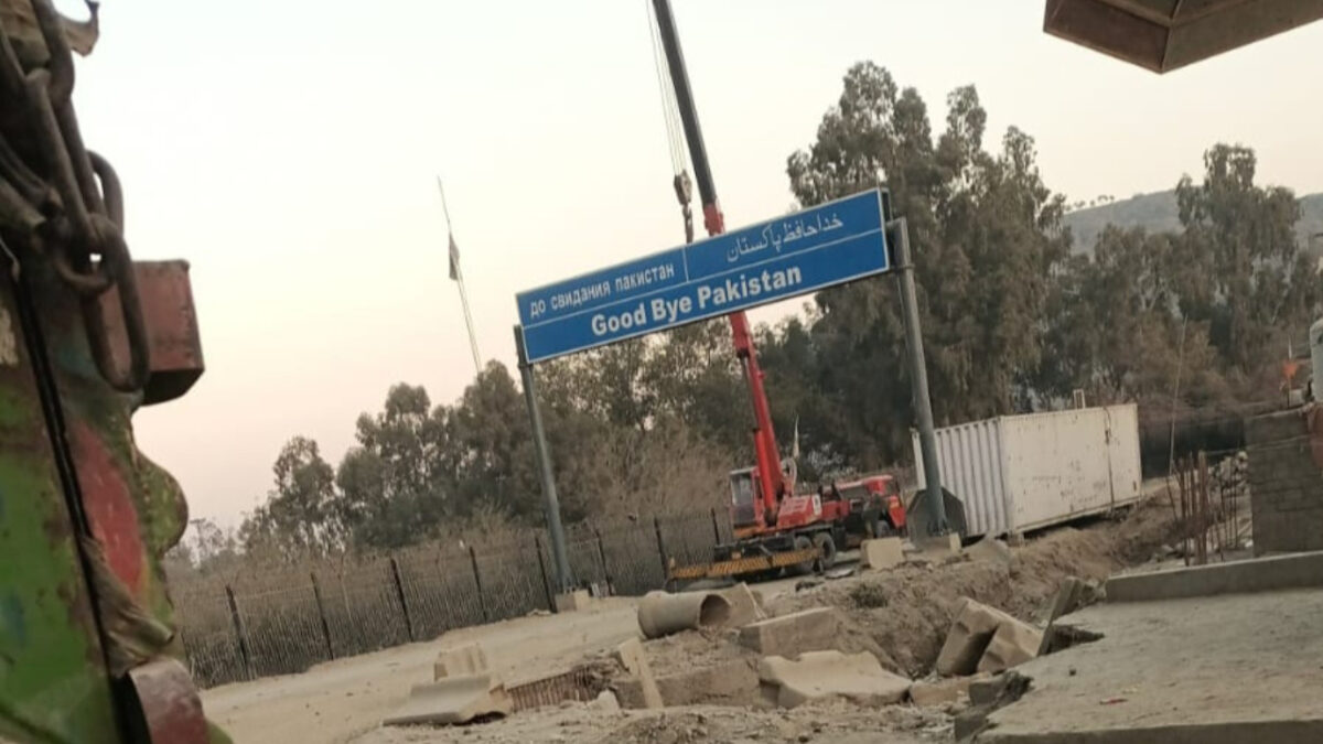 Pakistan shuts Torkham border crossing for transit of goods | Amu TV