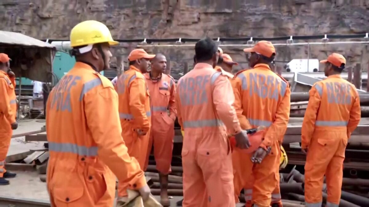 India deploys ‘rat miners’ to rescue workers trapped in tunnel collapse ...